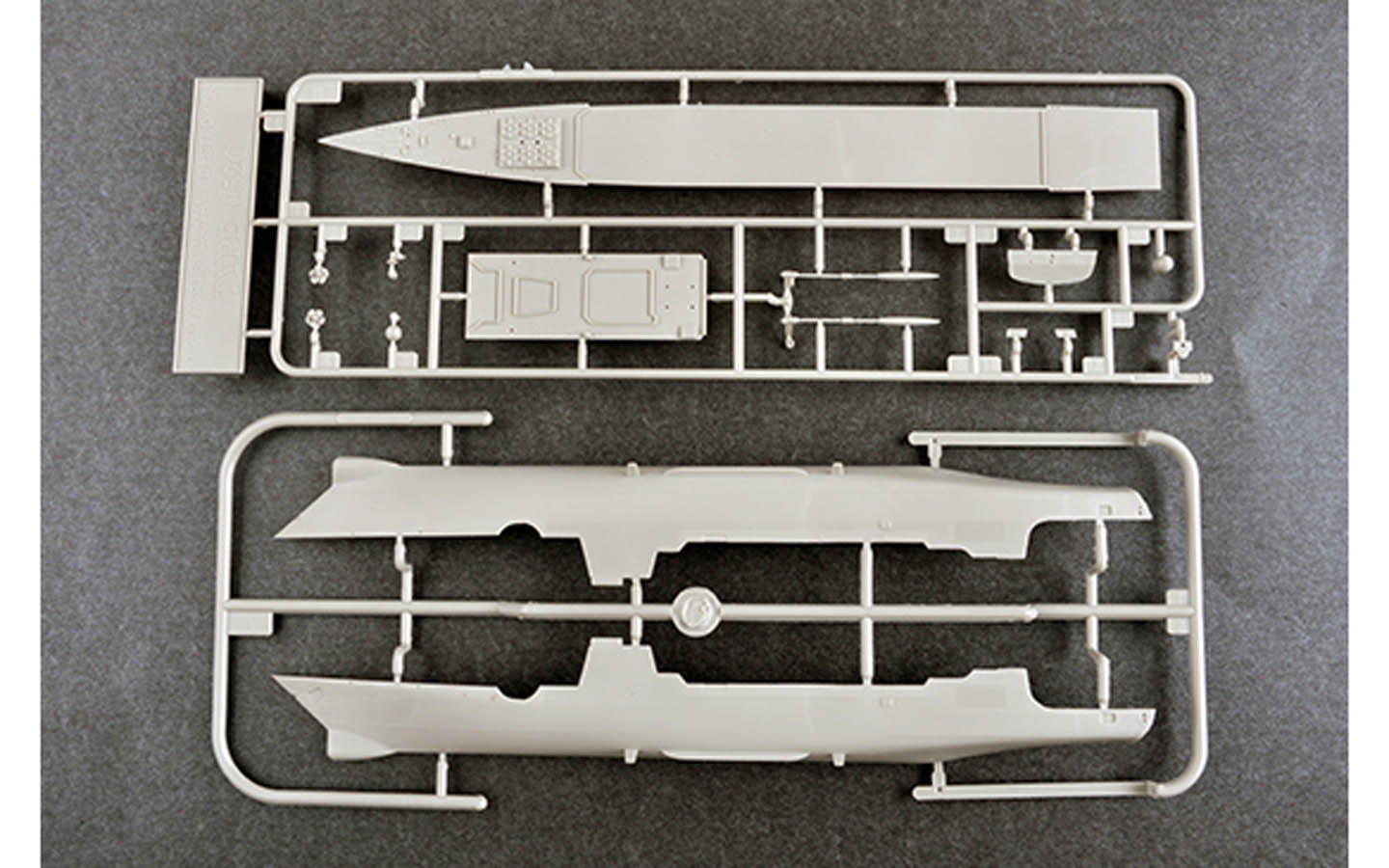 PLA Navy Type 052C Destroyer - Trumpeter 06730 | kingshobby.com