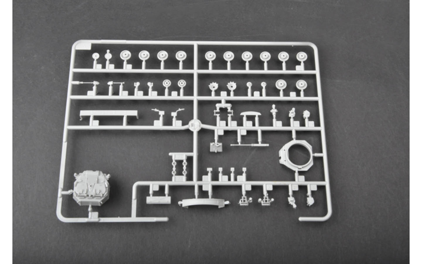 British Warrior Tracked Mechanized Combat Vehicle - Trumpeter 07101 ...