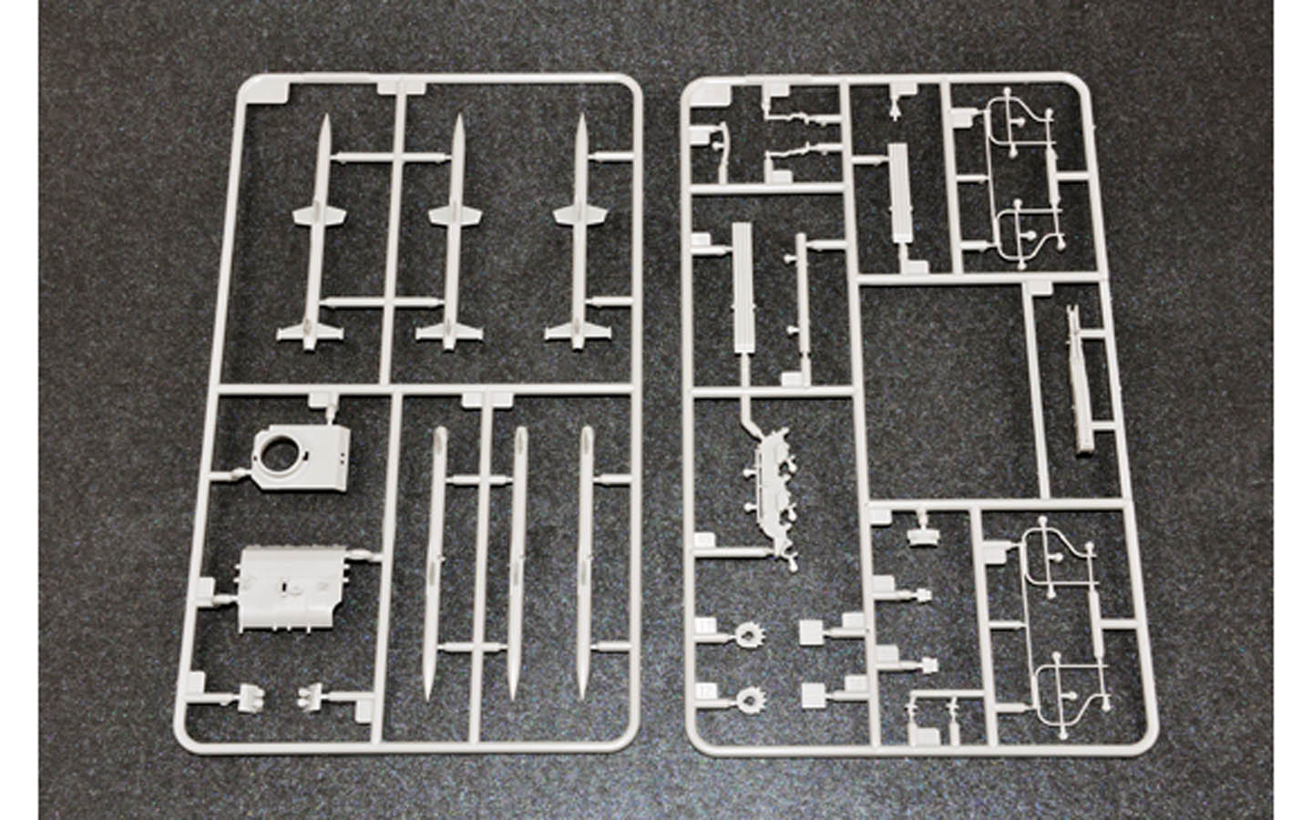 Russian SAM-6 Antiaircraft Missile - Trumpeter 07109 | kingshobby.com