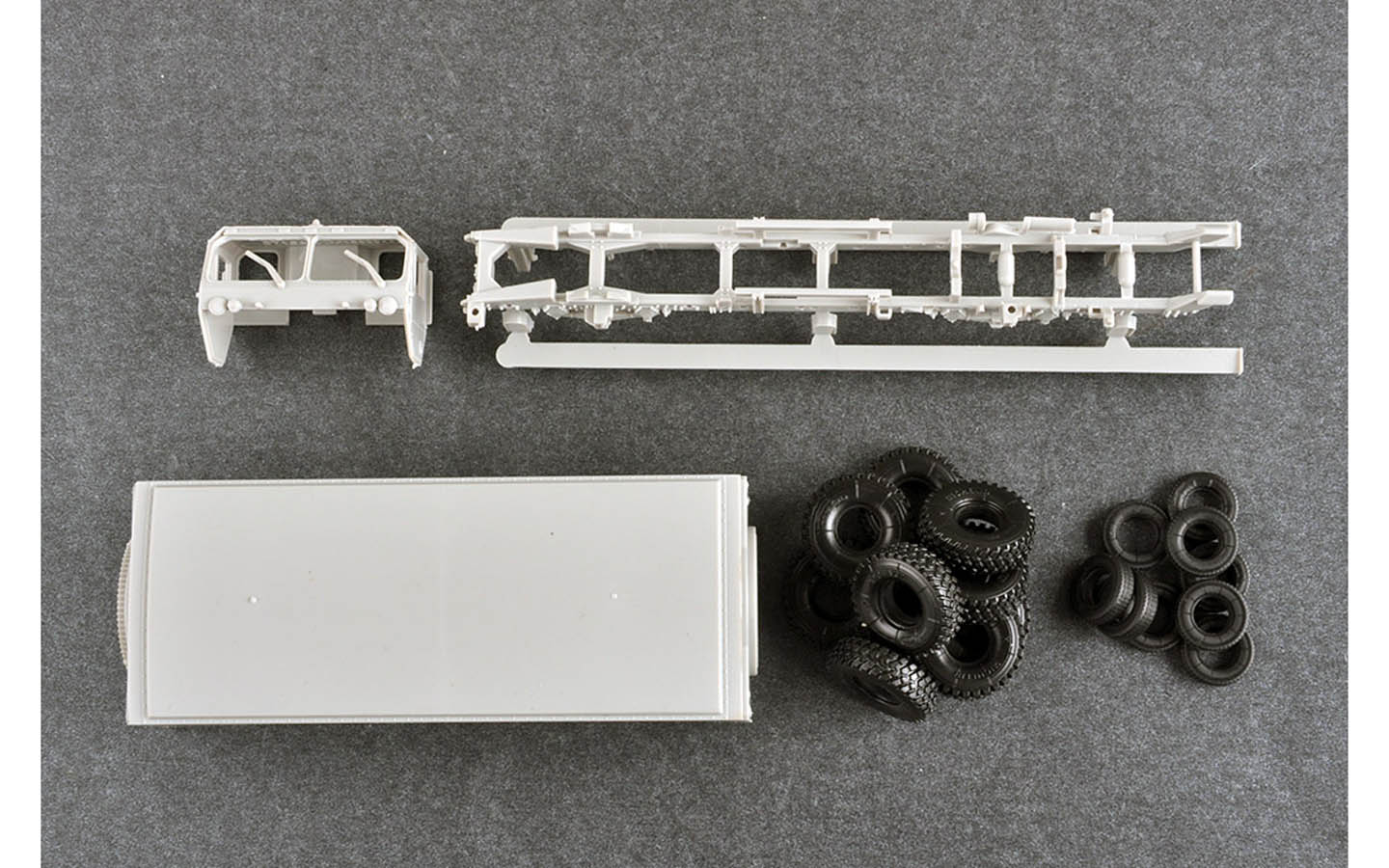 M983 Tractor with AN/TPY-2 X Band Radar - Trumpeter 07177 | kingshobby.com