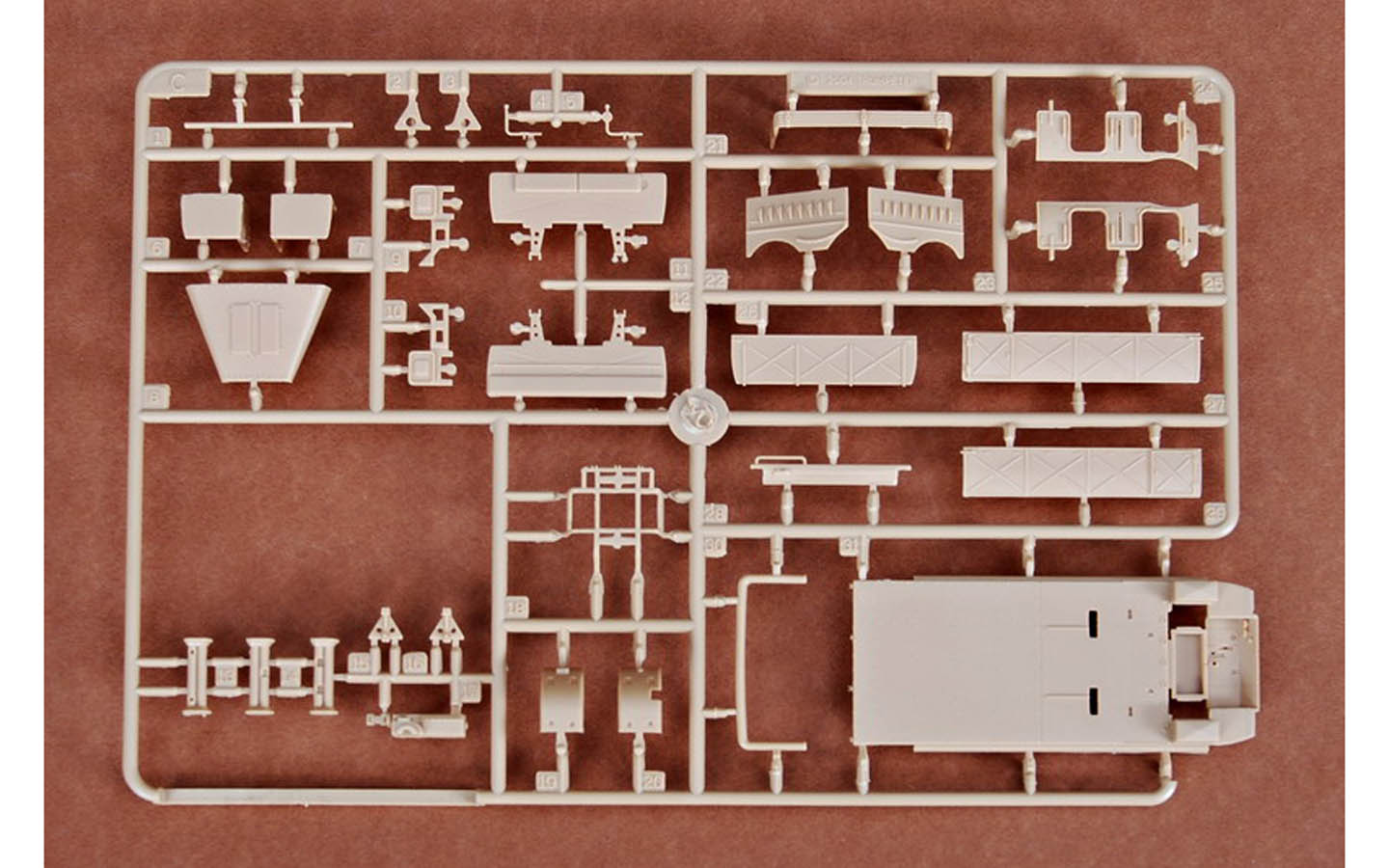 Famo Sd.Kfz.9/18 ton Halftrack - Trumpeter 07203 | kingshobby.com