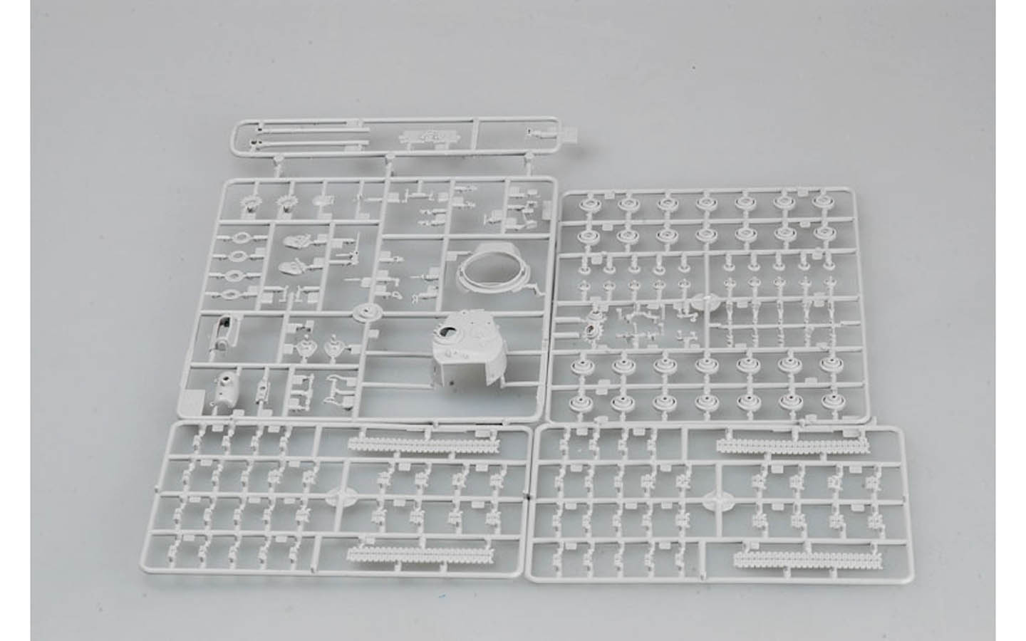 US T26E4 Pershing Heavy Tank - Trumpeter 07287 | kingshobby.com