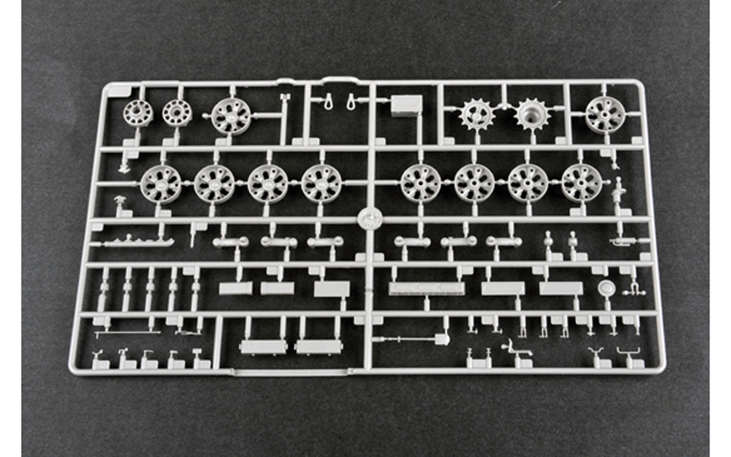 AT-T Artillery Prime Mover - Trumpeter 09501 | kingshobby.com
