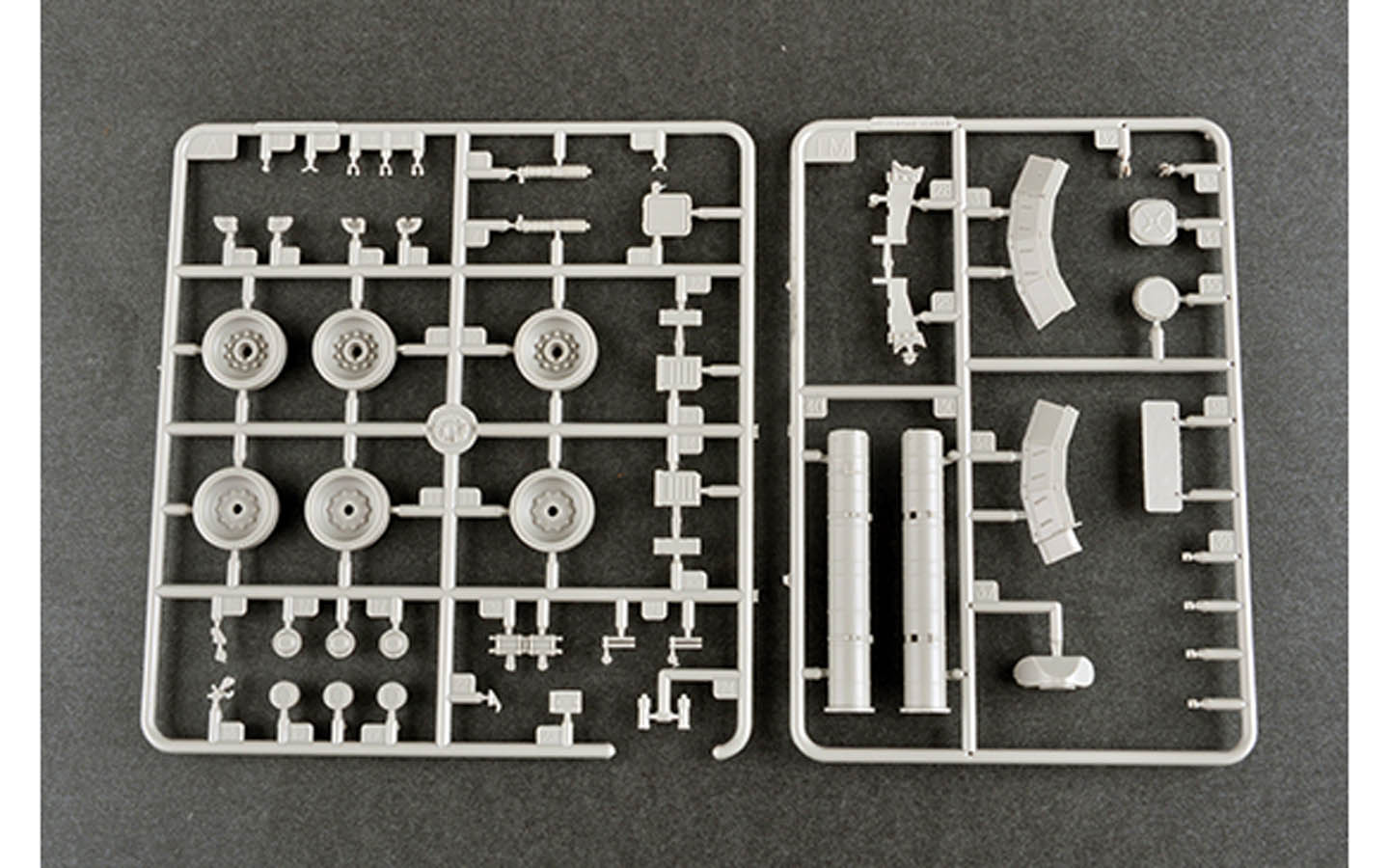 Russian T-80U MBT - Trumpeter 09525 | kingshobby.com