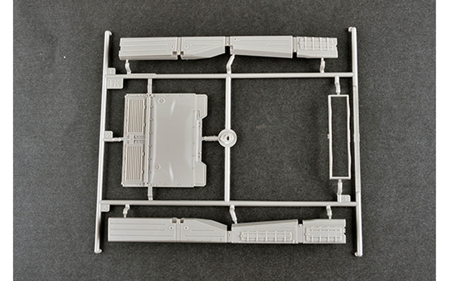 Russian T-80U MBT - Trumpeter 09525 | kingshobby.com