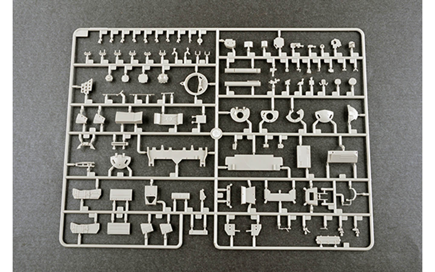 Russian T-72A Model 1983 MBT - Trumpeter 09547 | kingshobby.com
