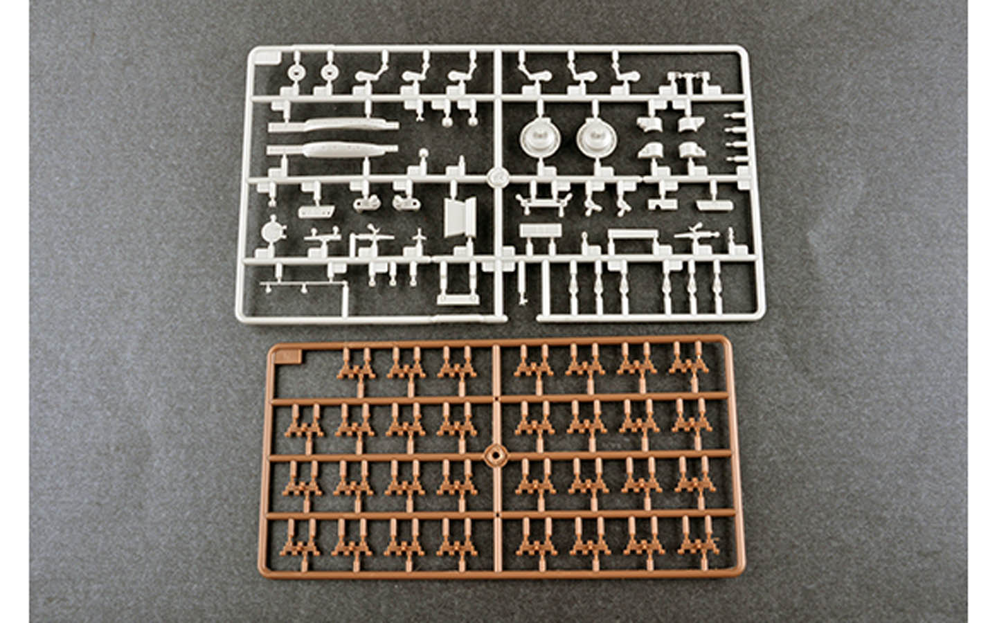 Russian T-72A Model 1983 MBT - Trumpeter 09547 | kingshobby.com