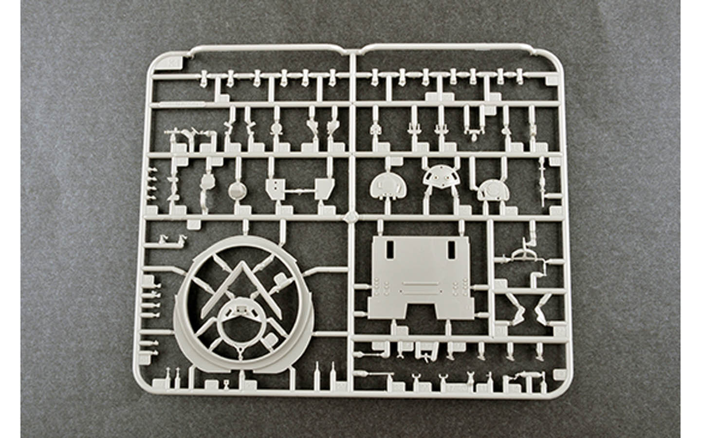 Russian T-72A Model 1983 MBT - Trumpeter 09547 | kingshobby.com