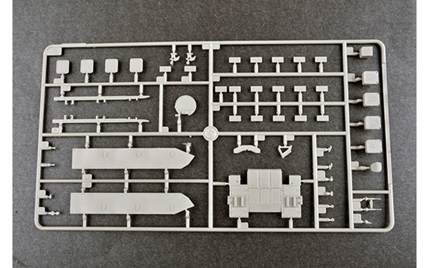 Russian T-80UD MBT - Early - Trumpeter 09581 | kingshobby.com