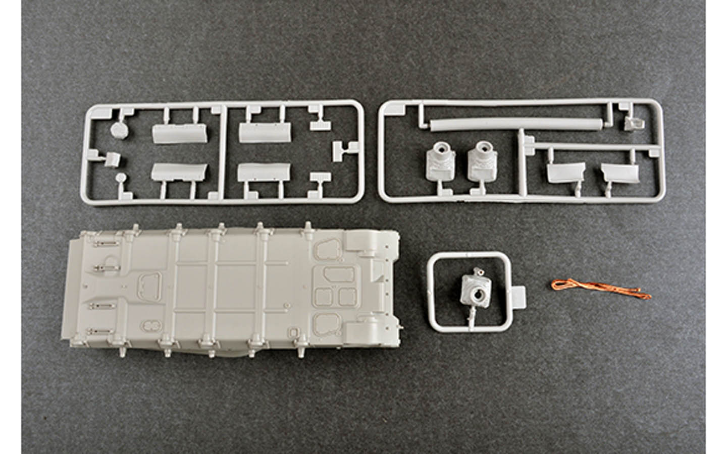 Russian T-80BVM MBT - Trumpeter 09587 | kingshobby.com