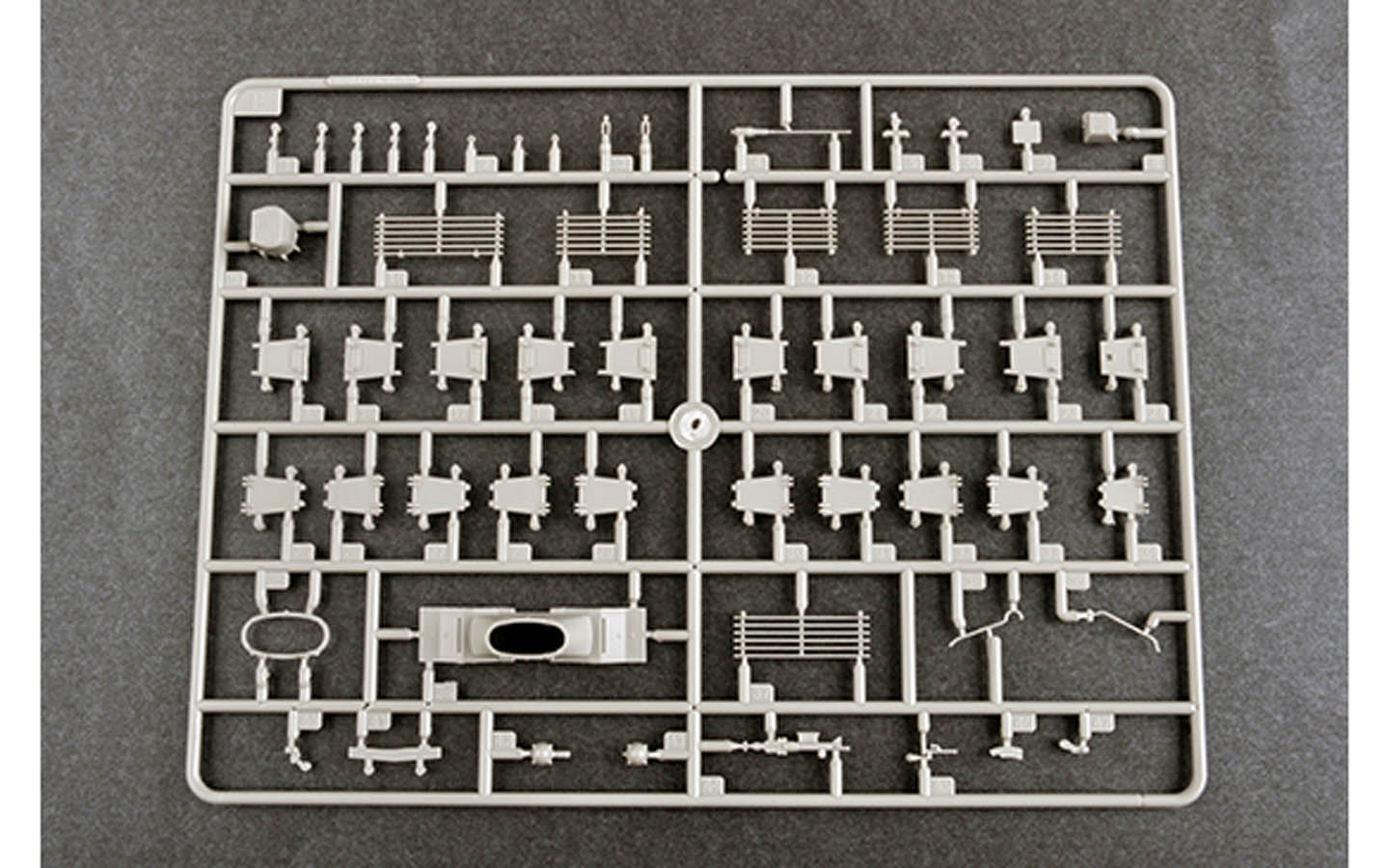 Russian T-80BVM MBT - Trumpeter 09587 | kingshobby.com