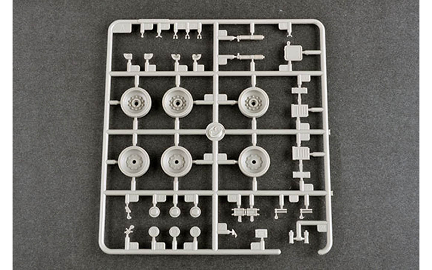 Russian T-80BVM MBT (Marine Corps) - Trumpeter 09588 | kingshobby.com