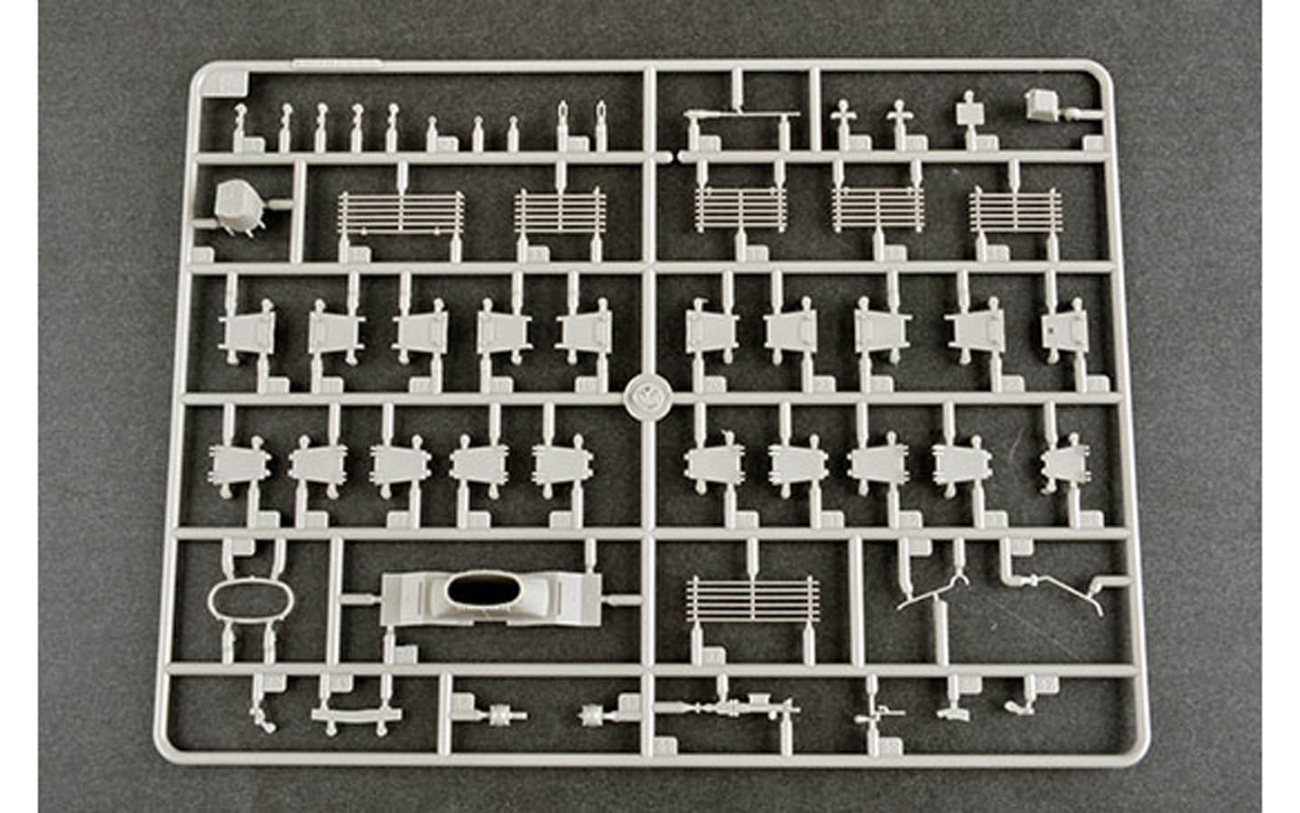 Russian T-80BVM MBT (Marine Corps) - Trumpeter 09588 | kingshobby.com