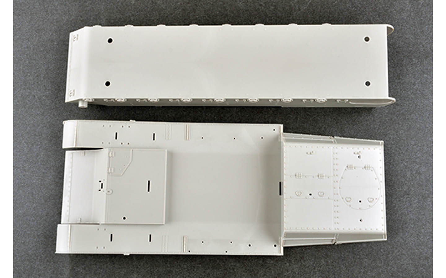 Soviet SU-100Y Self-Propelled Gun - Trumpeter 09589 | kingshobby.com