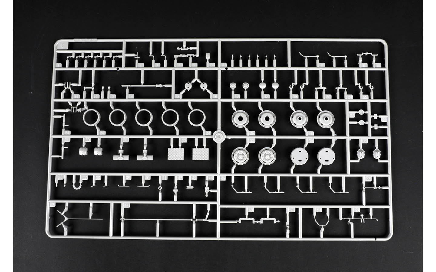 L4500A mit 2cm Flak 38 - Trumpeter 09596 | kingshobby.com