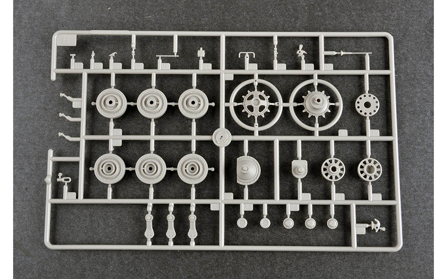 Soviet Object 490B Tank - Trumpeter 09598 | kingshobby.com