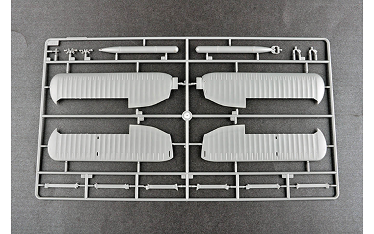 Fairey Albacore Torpedo Bomber - Trumpeter 02880 | kingshobby.com