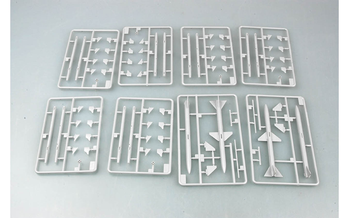 Air-to-Air Missile, US Aircraft Weapons - Trumpeter 03303 | kingshobby.com