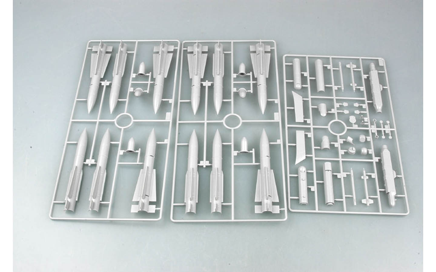 Air-to-Air Missile, US Aircraft Weapons - Trumpeter 03303 | kingshobby.com