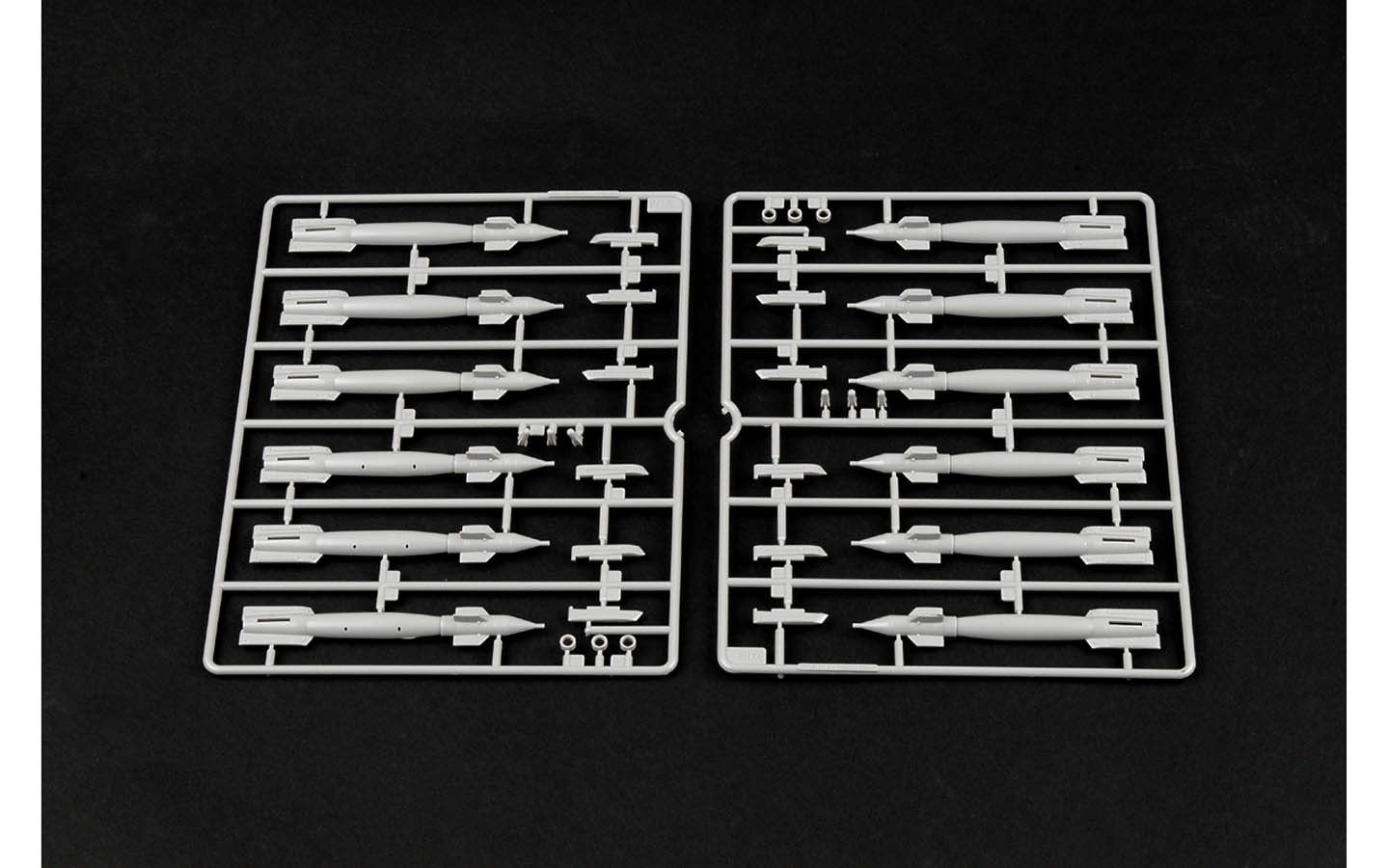 Guided Bombs, US Aircraft Weapons - Trumpeter 03304 | kingshobby.com