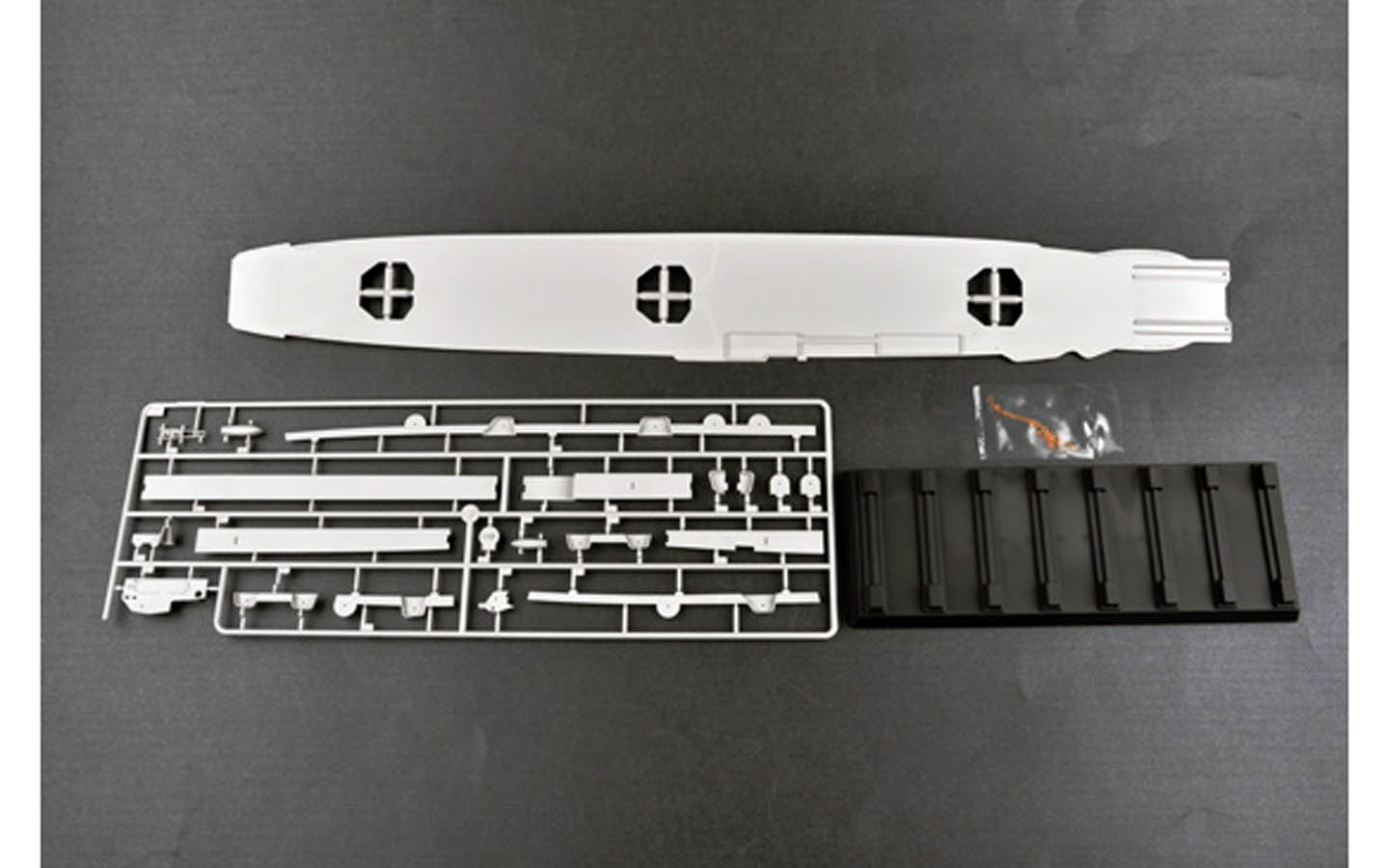 German Navy Aircraft Carrier DKM Graf Zeppelin - Trumpeter 05627 ...