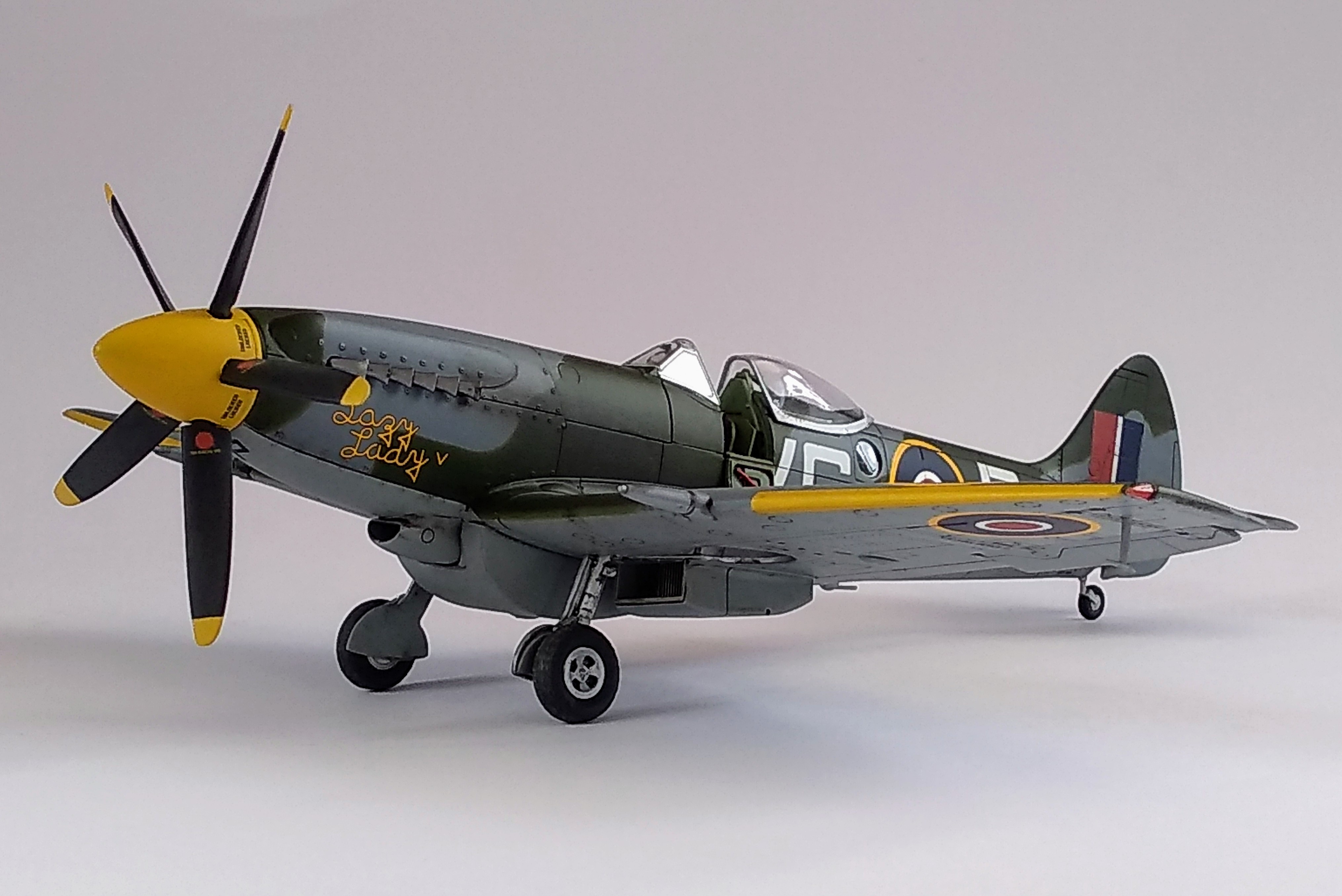 Supermarine Spitfire FR Mk.XIV - Airfix A05135 | kingshobby.com