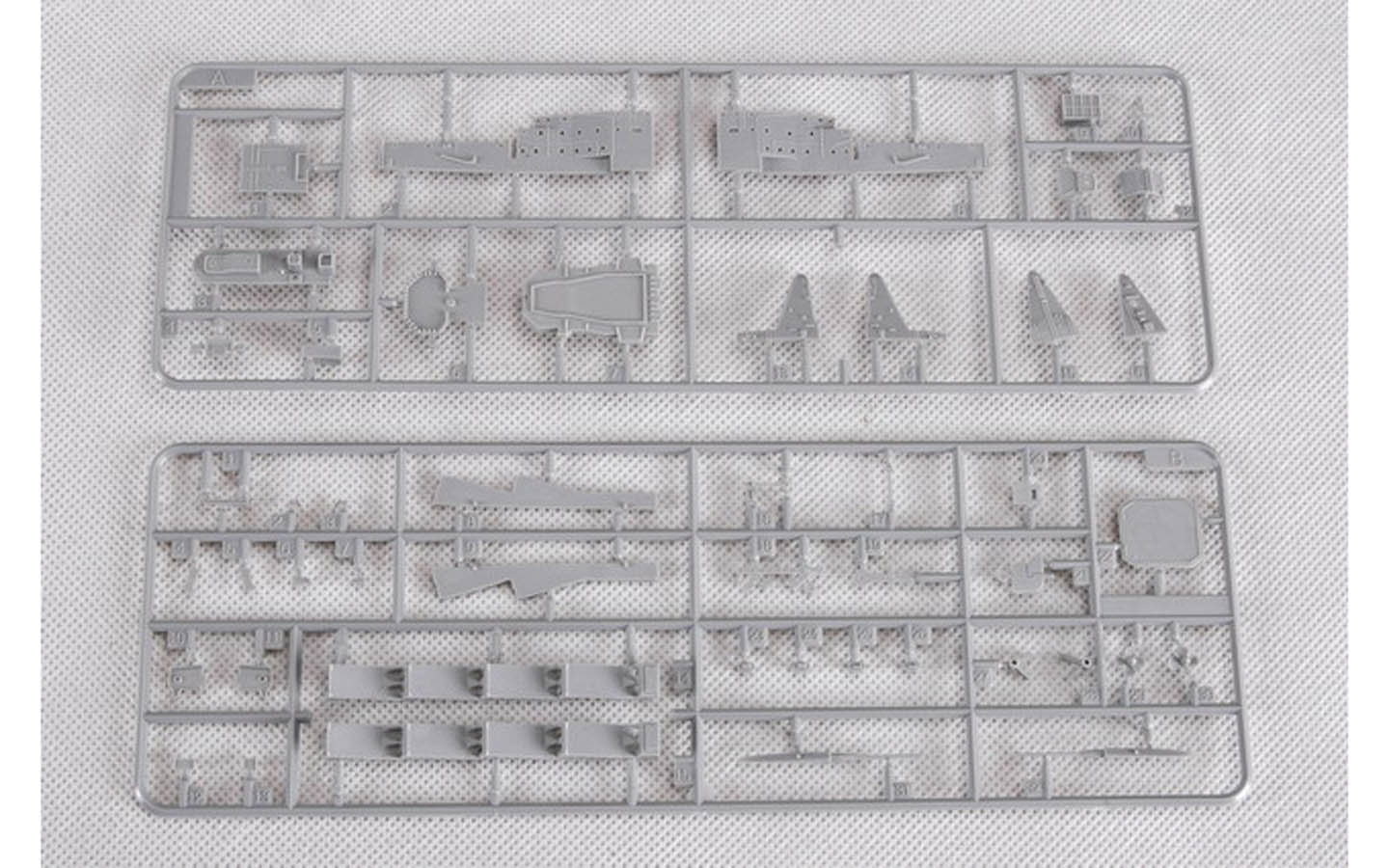 Russian Navy Slava Class Cruiser Varyag - Trumpeter 05721 | kingshobby.com