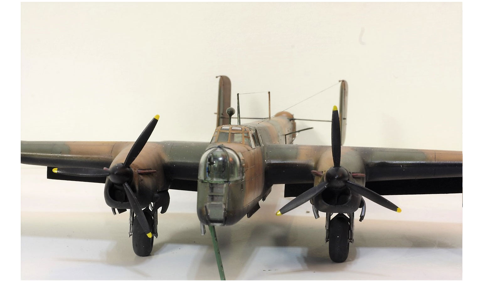 Armstrong Whitworth Whitley Mk.V - Airfix A08016 | kingshobby.com
