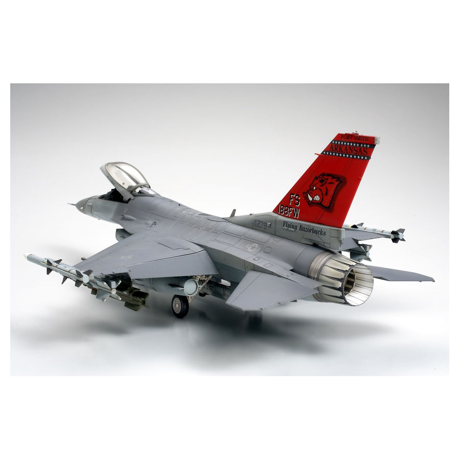 Lockheed F-16C (Block 25/32) - Tamiya 61101 | kingshobby.com