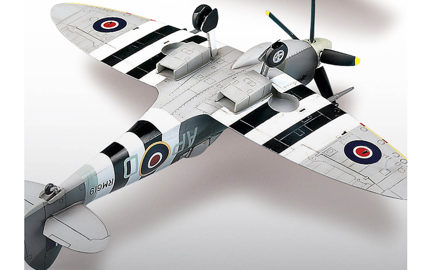 Spitfire Mk XIVc - Academy 12274 | kingshobby.com
