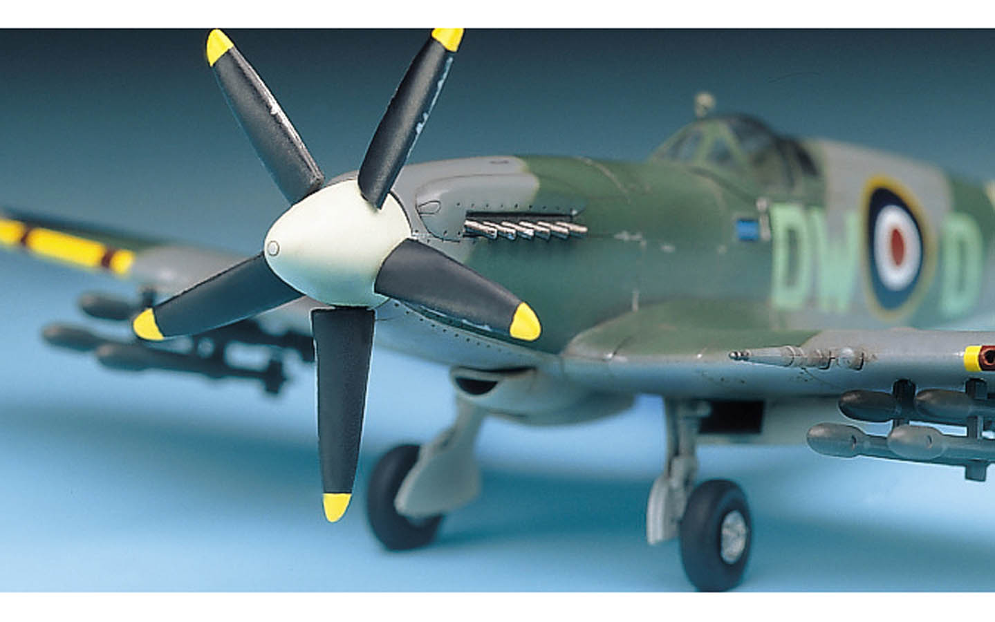 Spitfire Mk.XIVc - Academy 12484 | kingshobby.com
