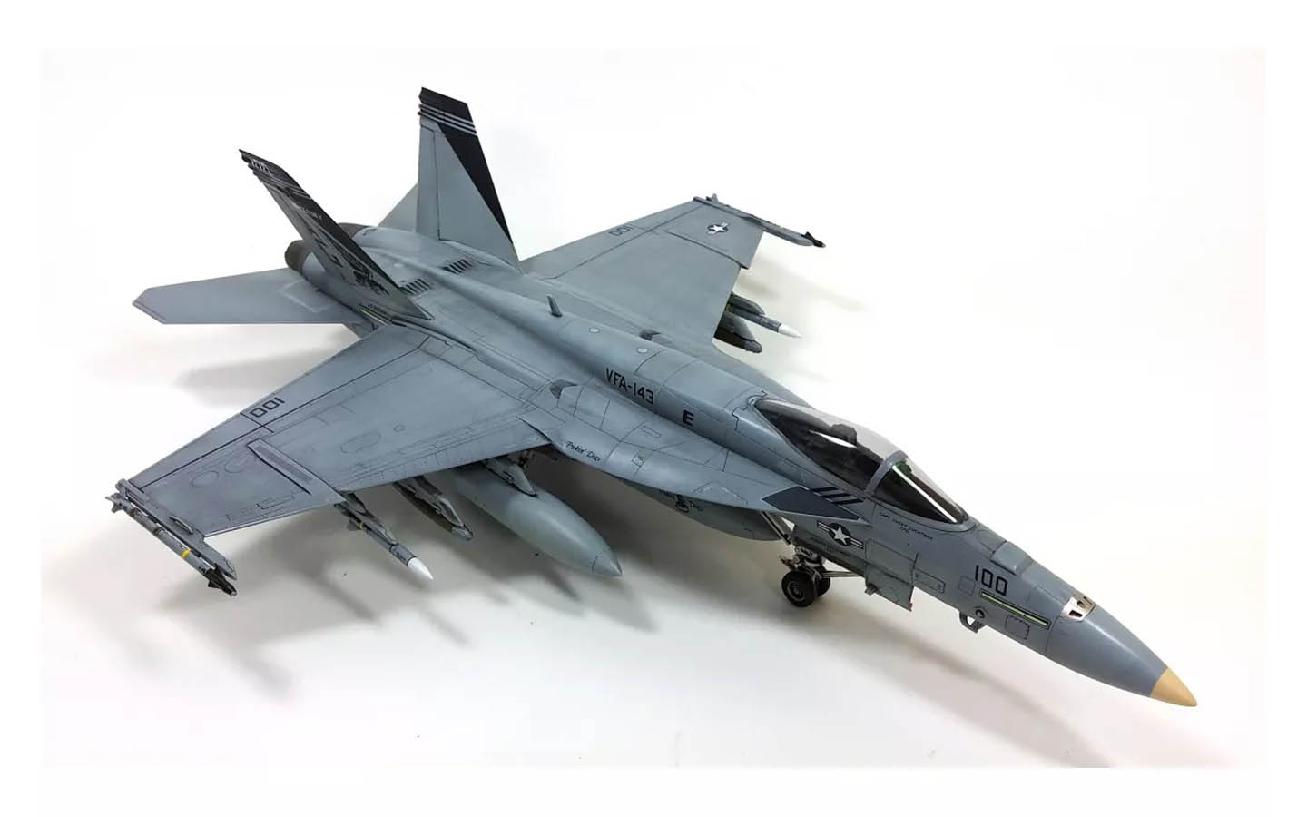 USN F/A-18E, VFA-143, Pukin Dogs - Academy 12547 | kingshobby.com