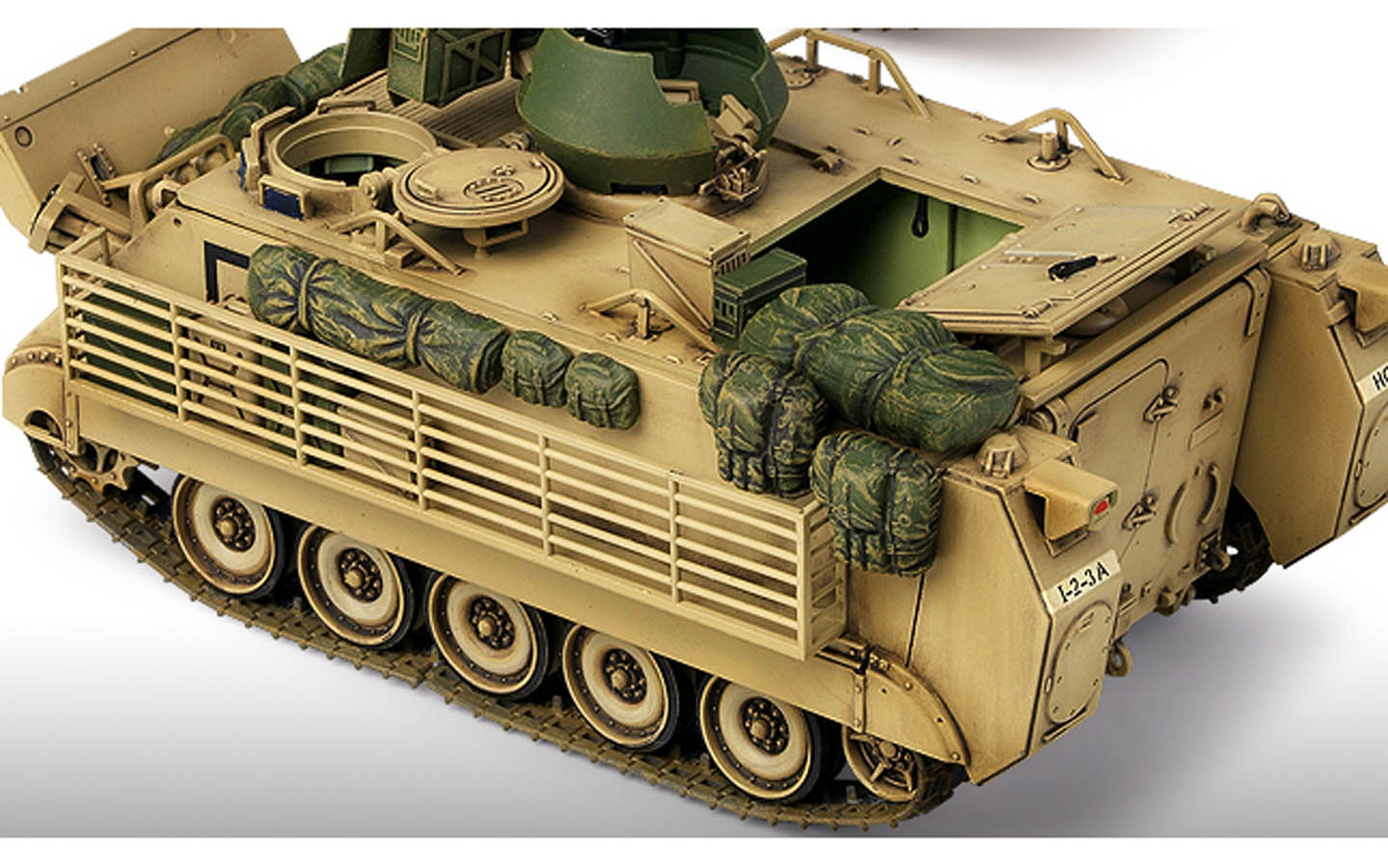 M113A3, Iraq 2003 - Academy 13211 | kingshobby.com