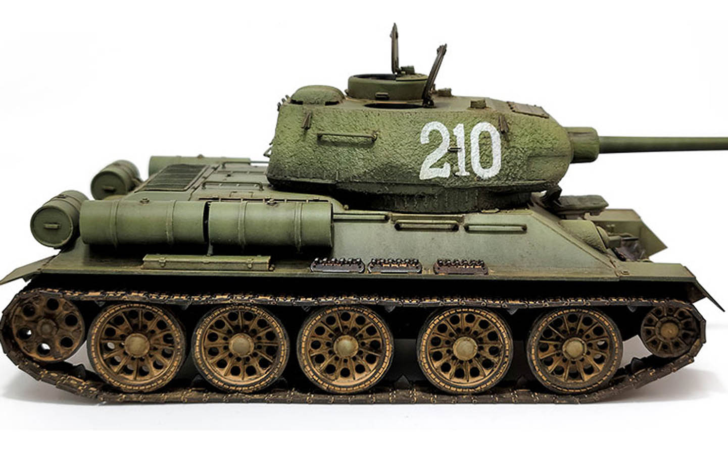 T-34/85, Ural Factory No.183, Soviet Medium Tank - Academy 13554 ...