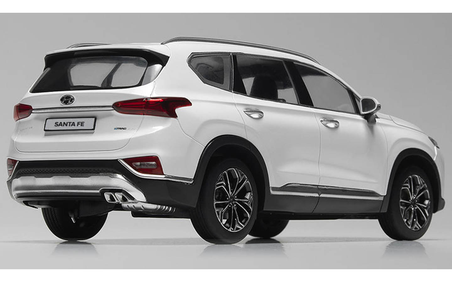 2018 Hyundai Santa Fe - Academy 15135 | kingshobby.com