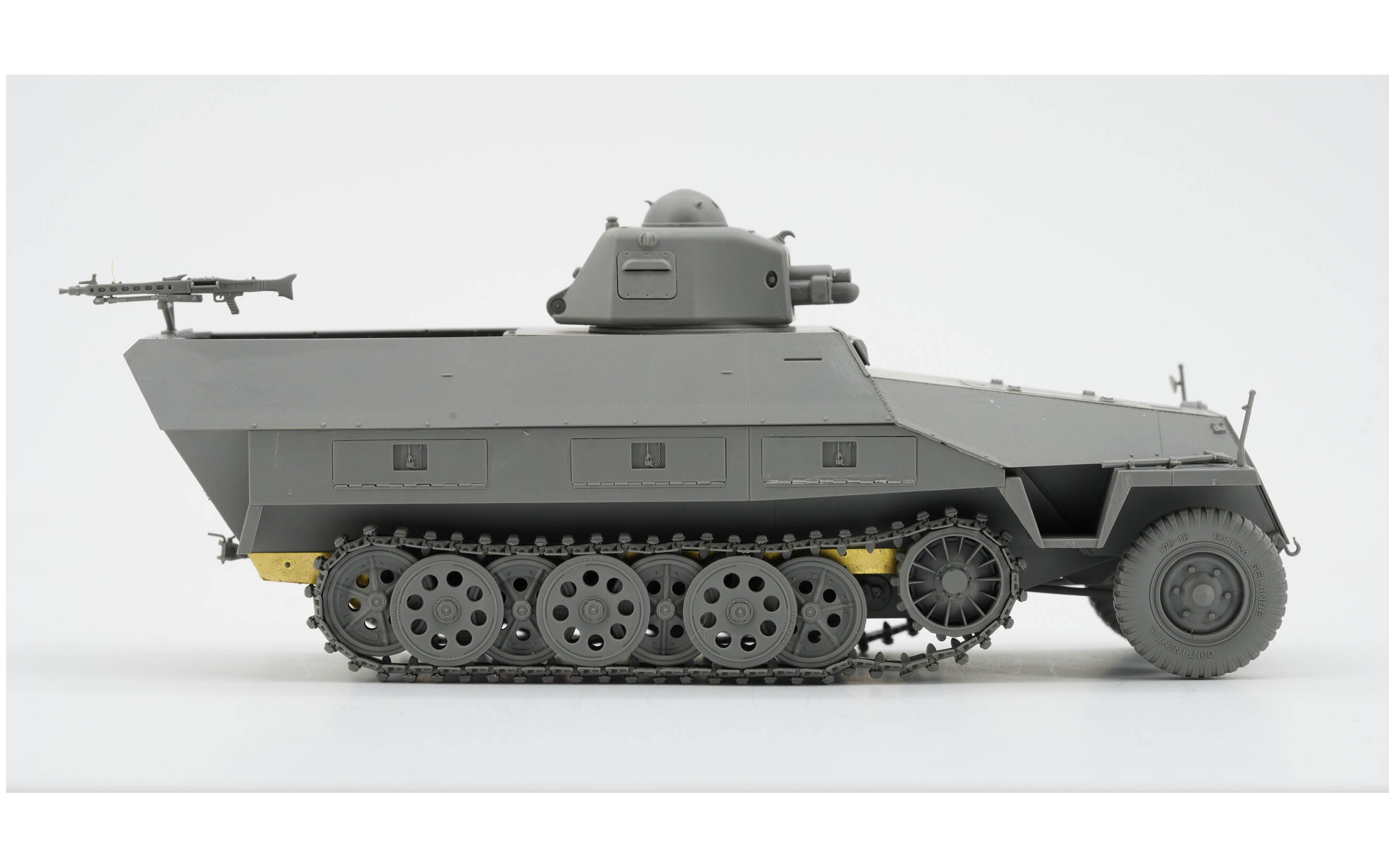 Sd.Kfz.251 Ausf.D with R35 Turret - Border BT042 | kingshobby.com