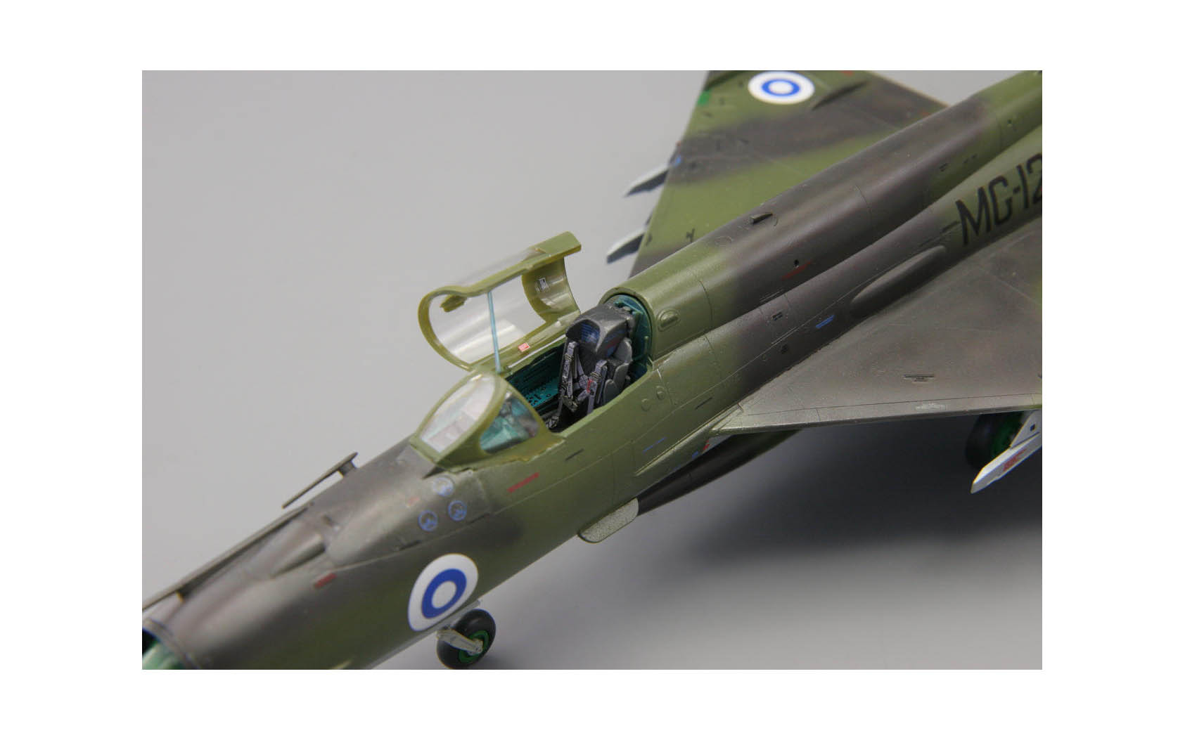 MiG-21BIS - ProfiPACK - Eduard 8232 | kingshobby.com
