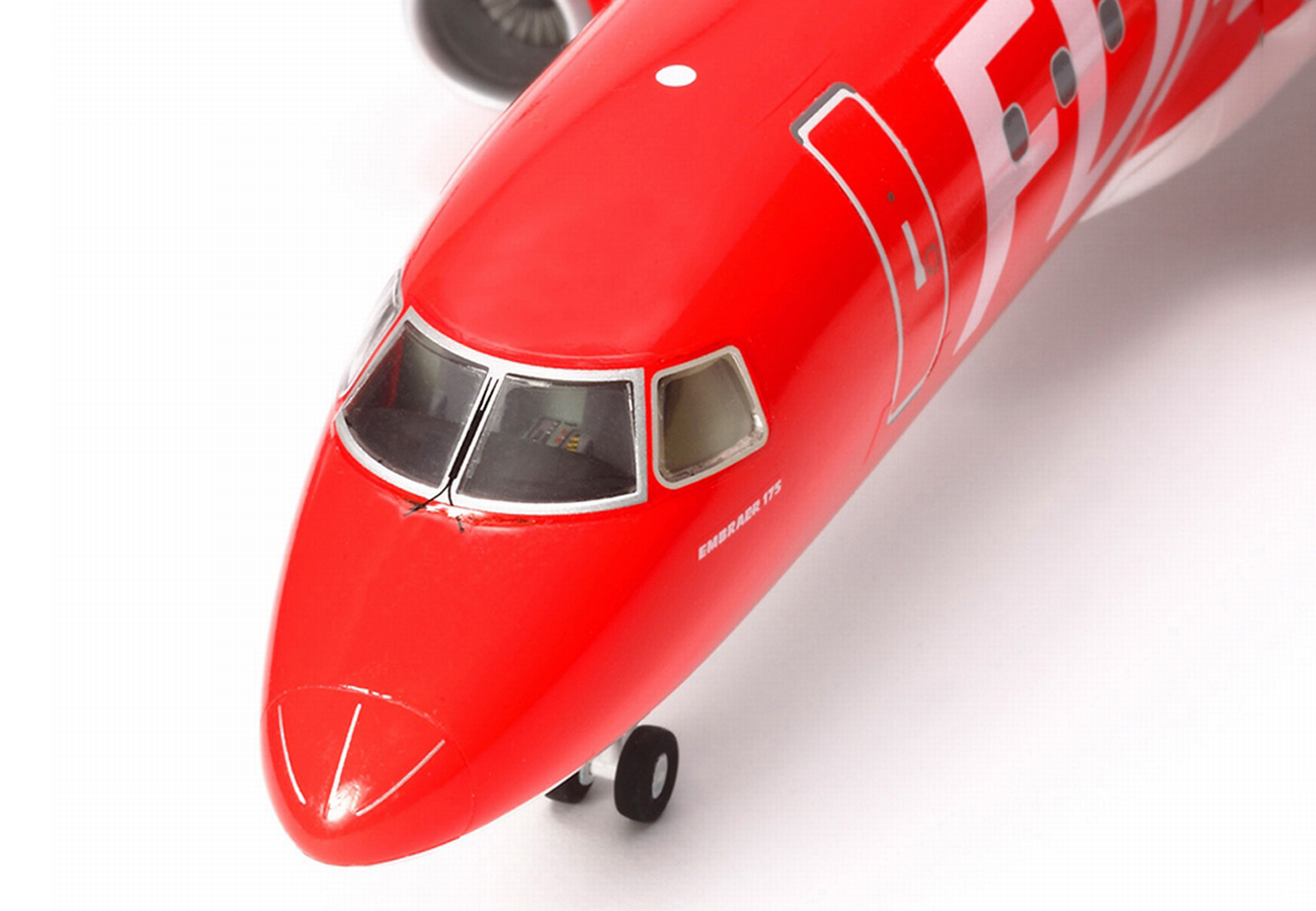 Fuji Dream Airlines - Embraer 175 - Tamiya 92197 | kingshobby.com