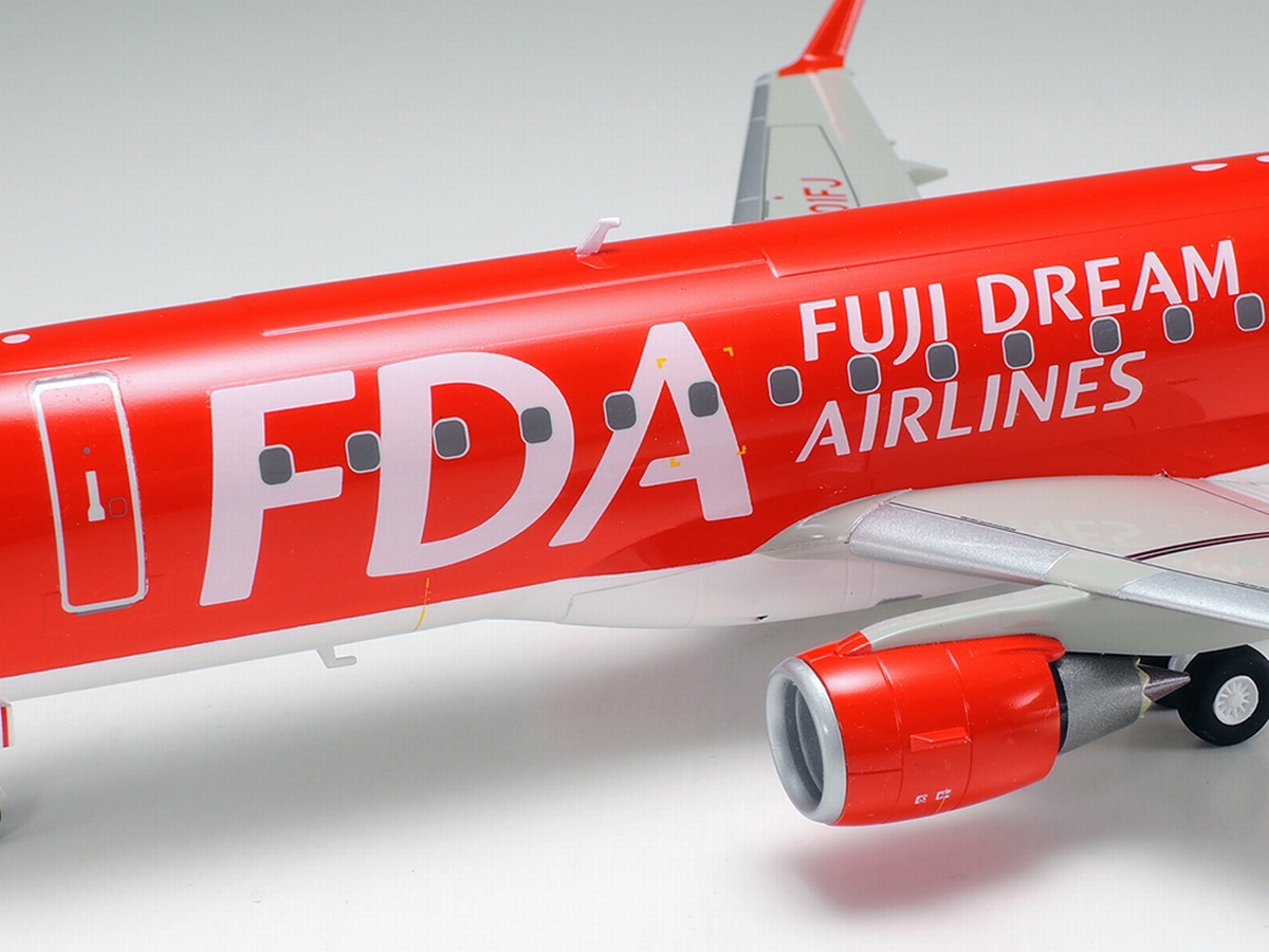 Fuji Dream Airlines - Embraer 175 - Tamiya 92197 | kingshobby.com