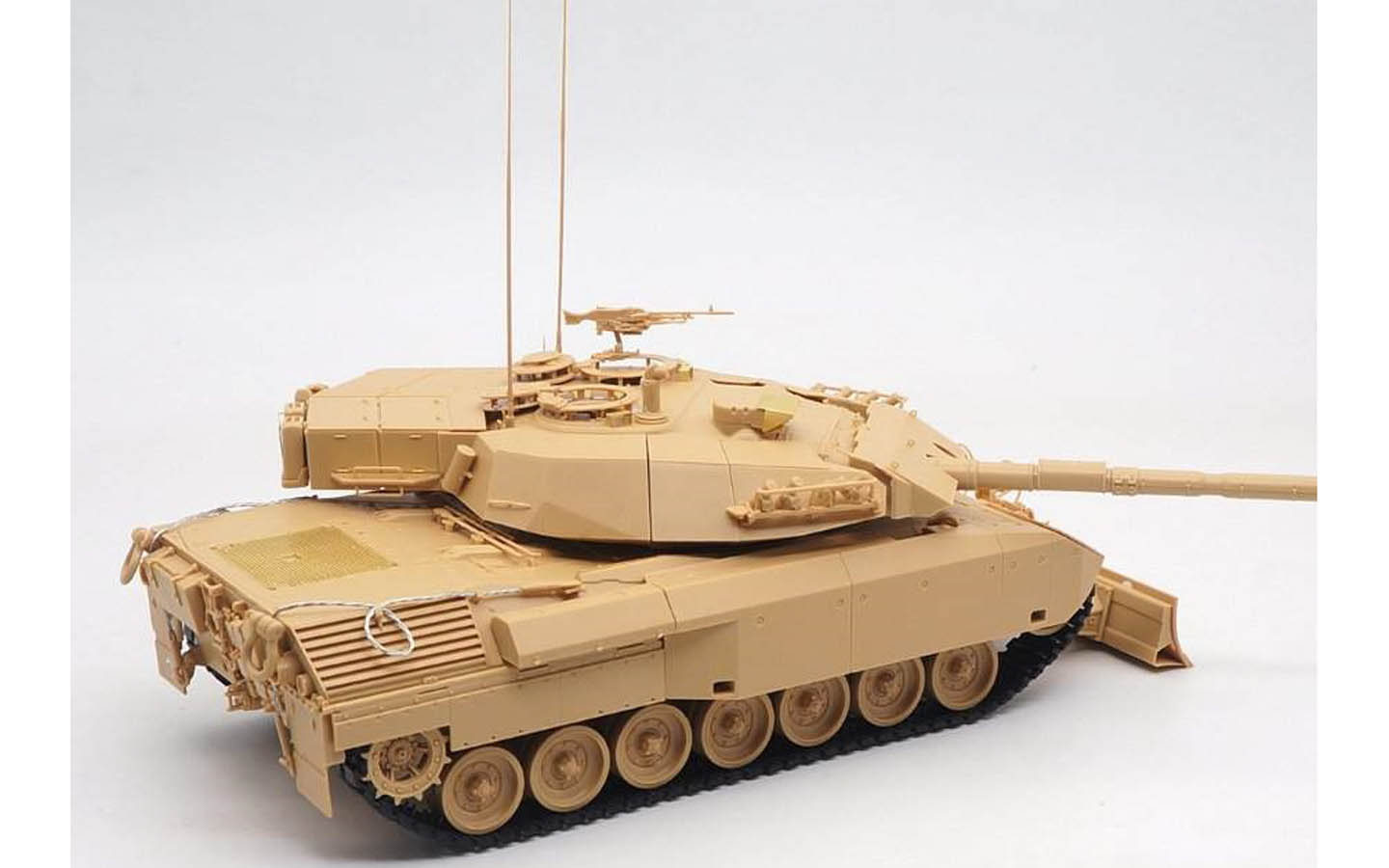 Leopard C2 Mexas with Dozer Blade, Canadian Main Battle Tank - Meng TS ...