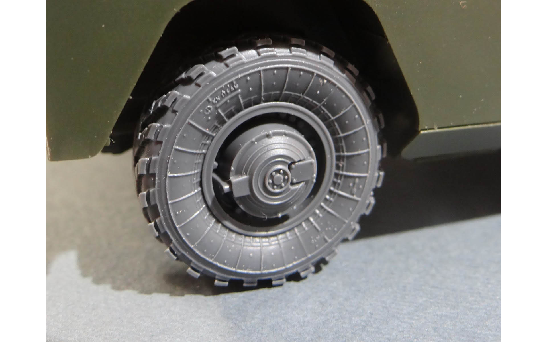 Russian GAZ 233115 Tiger-M SpN SPV Sagged Wheel Set - Meng SPS-035 | kingshobby.com