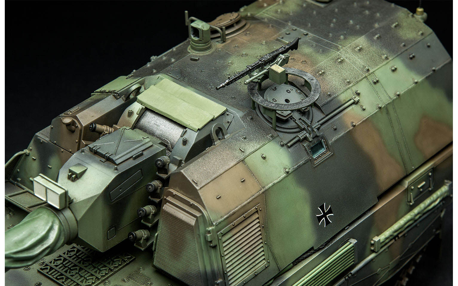 Panzerhaubitze 2000 German Self-Propelled Howitzer - Meng TS-012 | kingshobby.com
