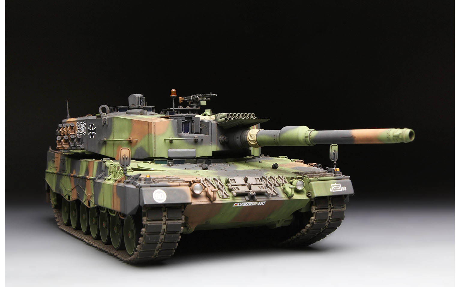 German Main Battle Tank Leopard 2 A4 - Meng TS-016 | kingshobby.com
