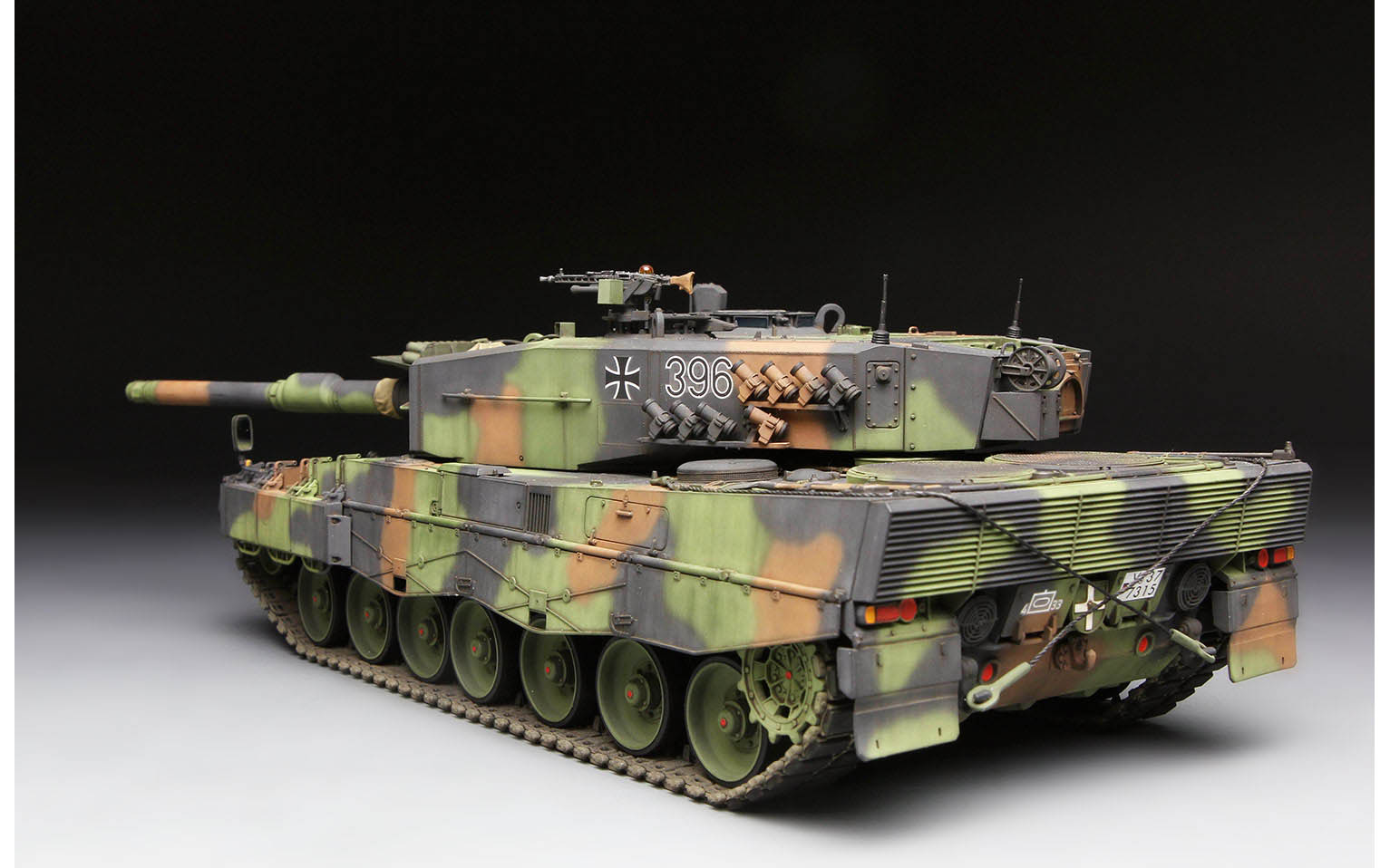 German Main Battle Tank Leopard 2 A4 - Meng TS-016 | kingshobby.com