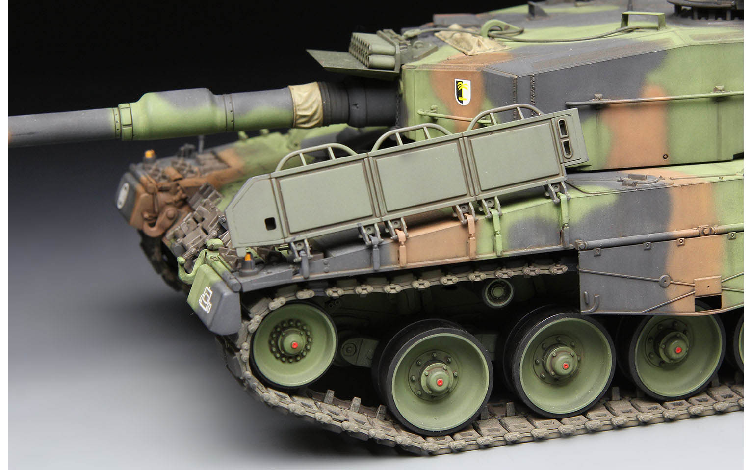 German Main Battle Tank Leopard 2 A4 - Meng TS-016 | kingshobby.com