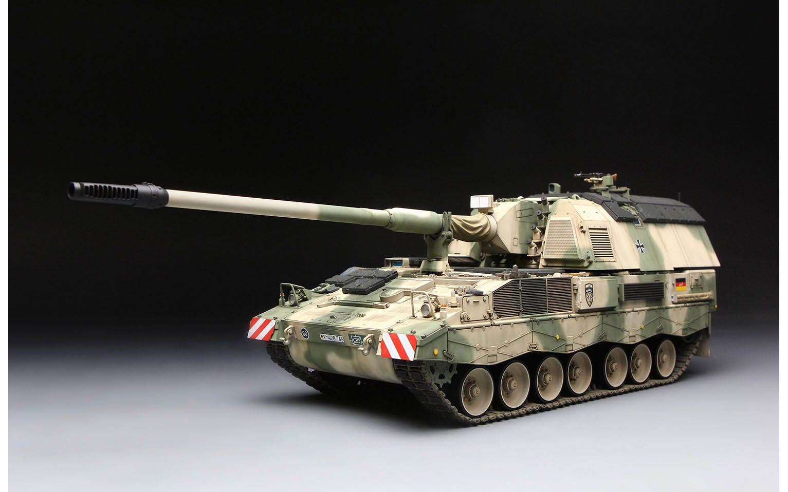 German Panzerhaubitze 2000 Meng TS 019 German Self Propeled Howitzer