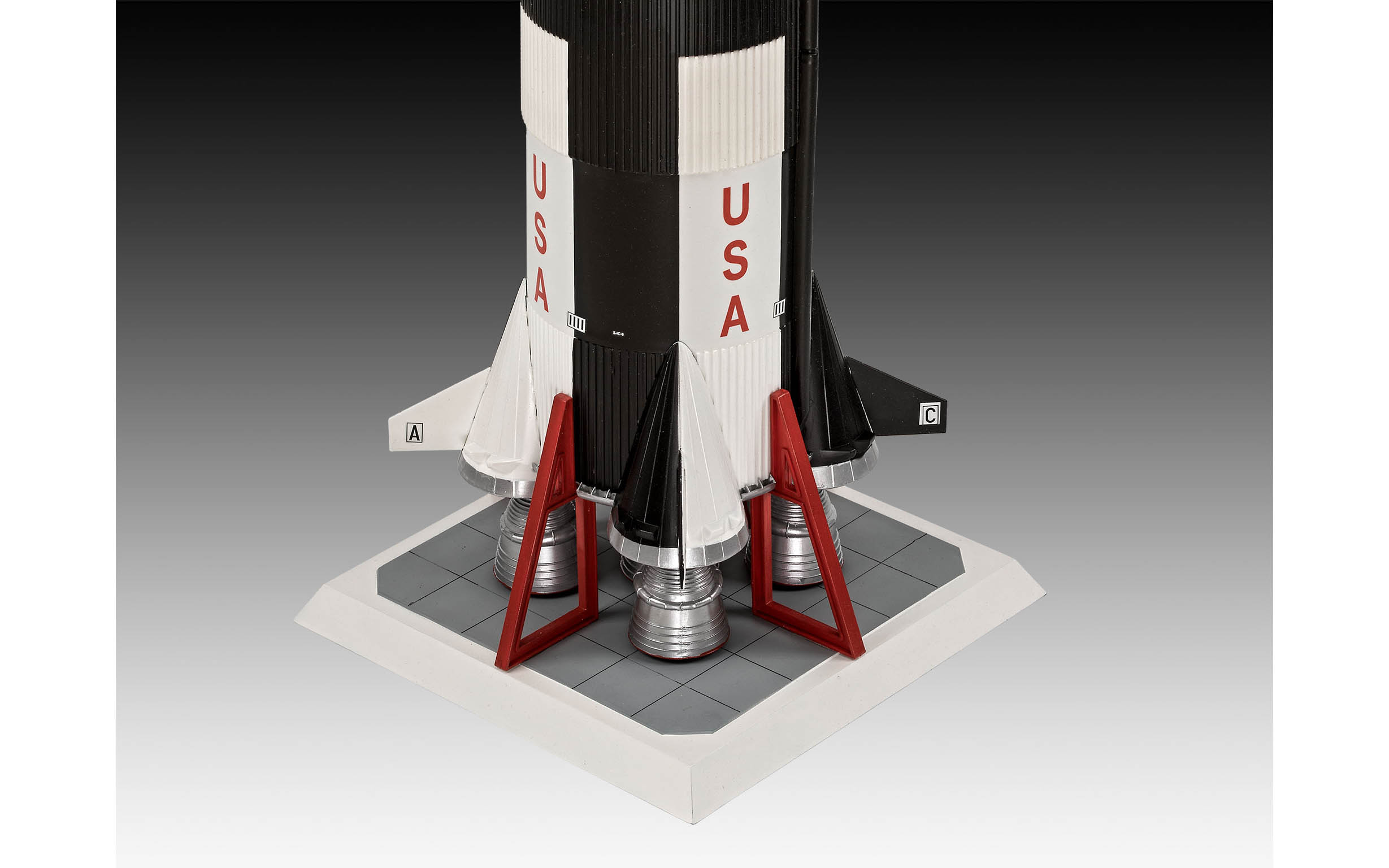 Apollo 11 Saturn V Rocket - Revell 03704 | kingshobby.com