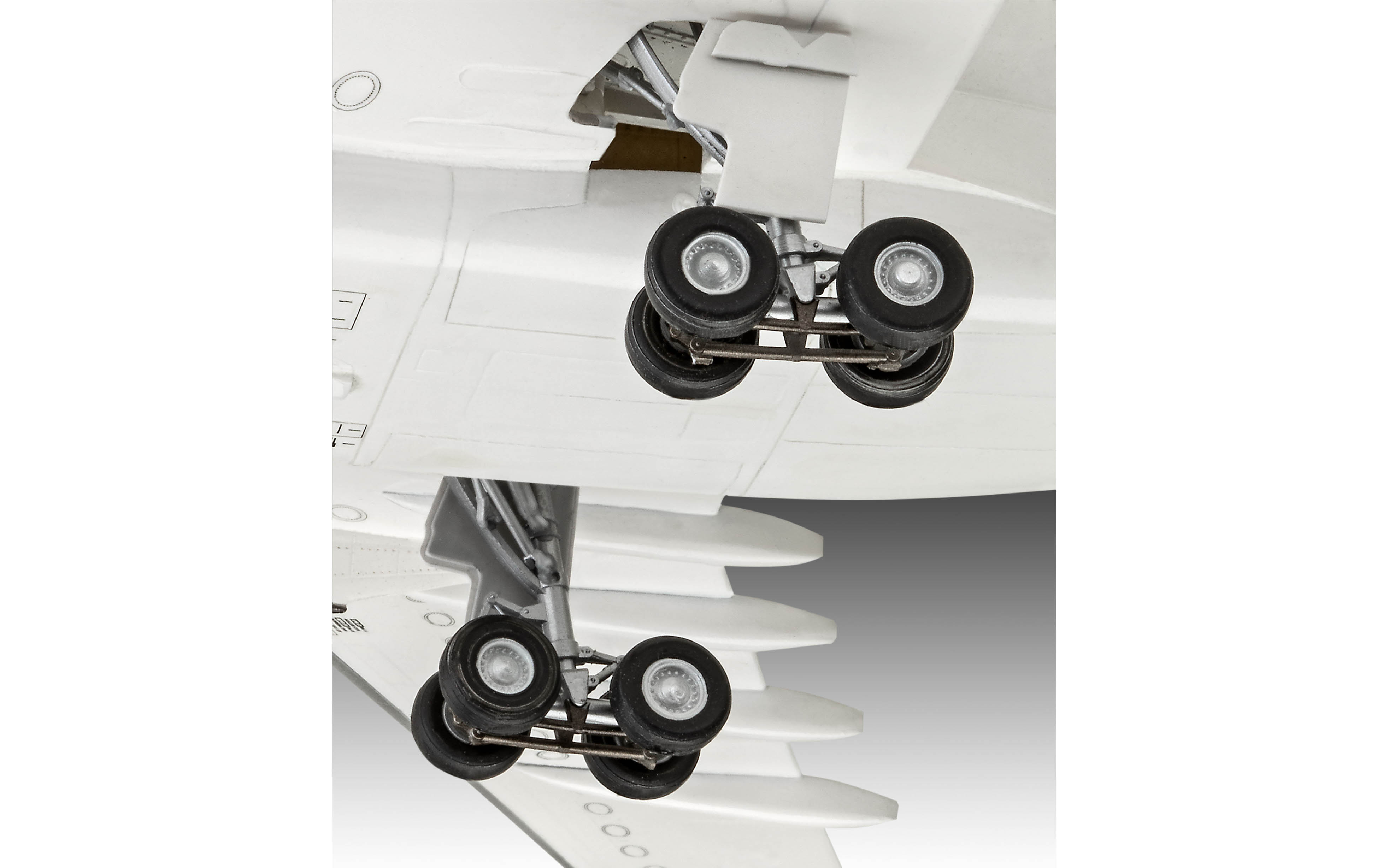 Airbus A330-300 - Lufthansa - Revell 03816 | kingshobby.com