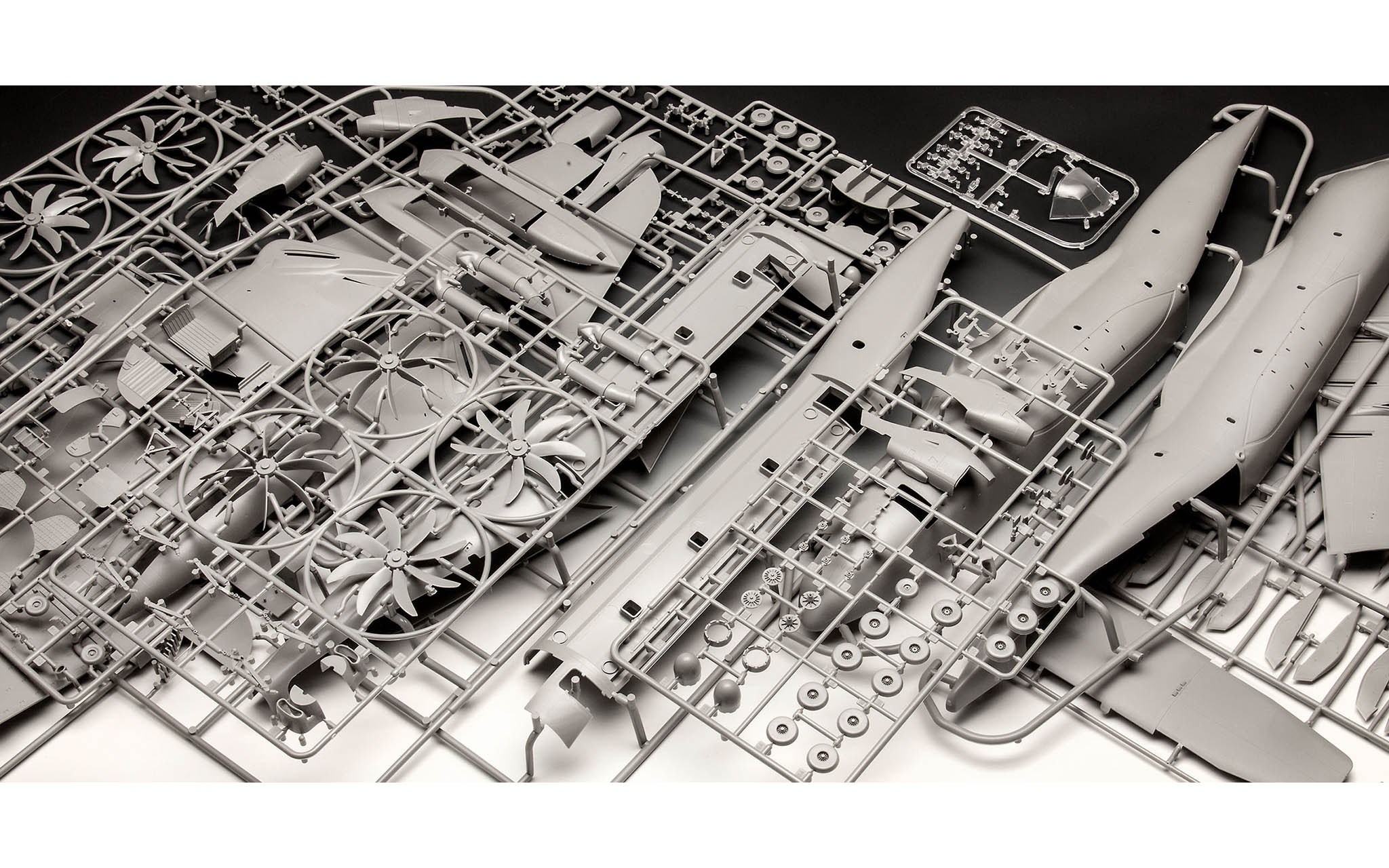 Airbus A400M Atlas RAF - Revell 03822 | kingshobby.com