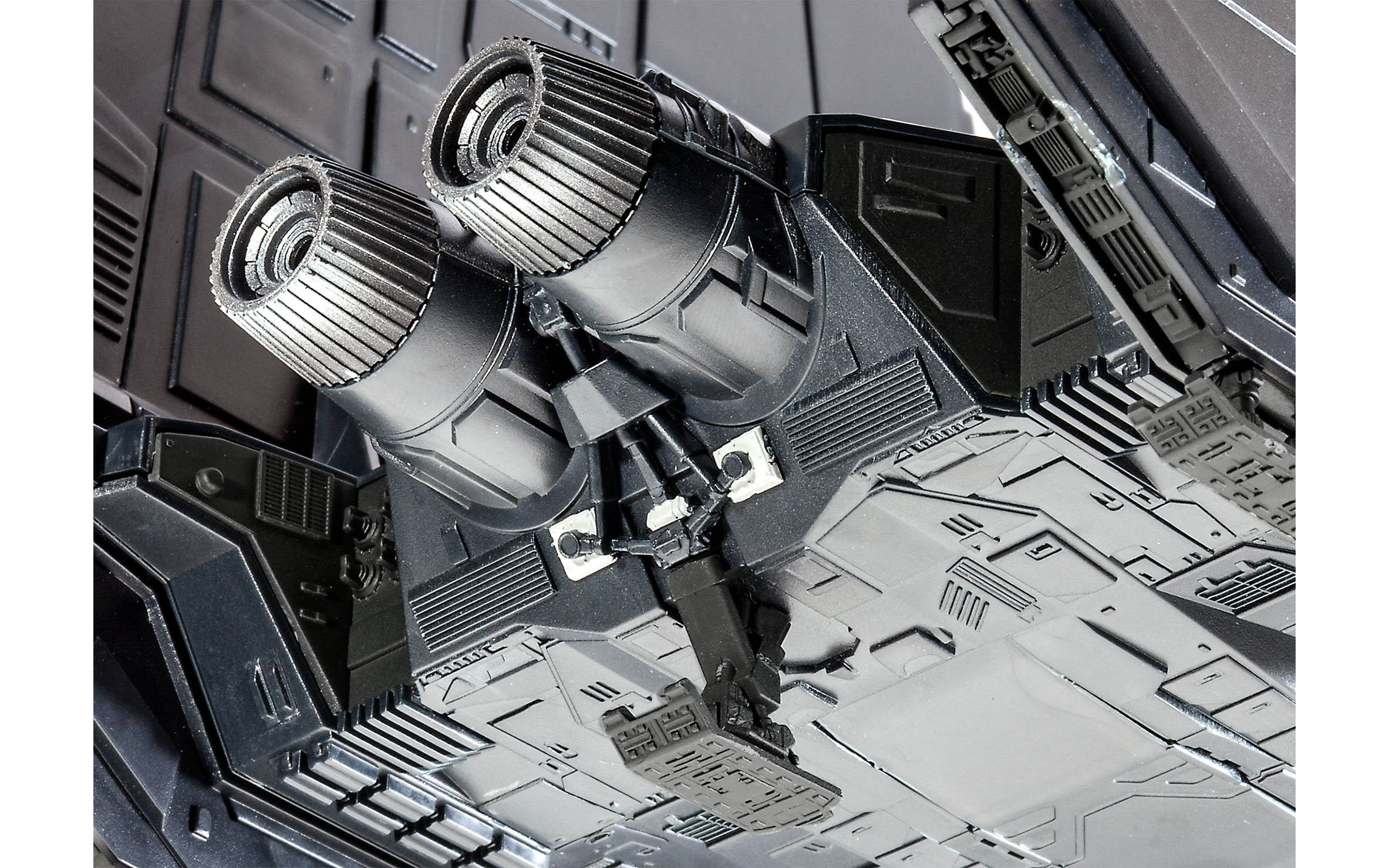 Kylo Ren's Command Shuttle - Revell 06746 | kingshobby.com